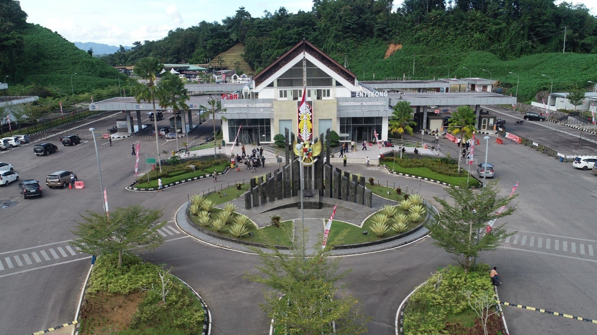 Entikong, Dari Masa Ke Masa: Transformasi Perbatasan Indonesia dan Malaysia